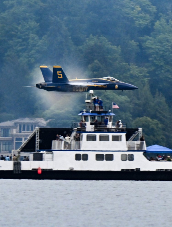Blue Angels Floating Suite - Seafair